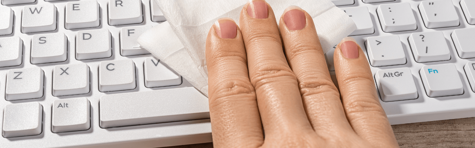 Properly disinfecting workstations and computer keyboards | CWS Hygiene